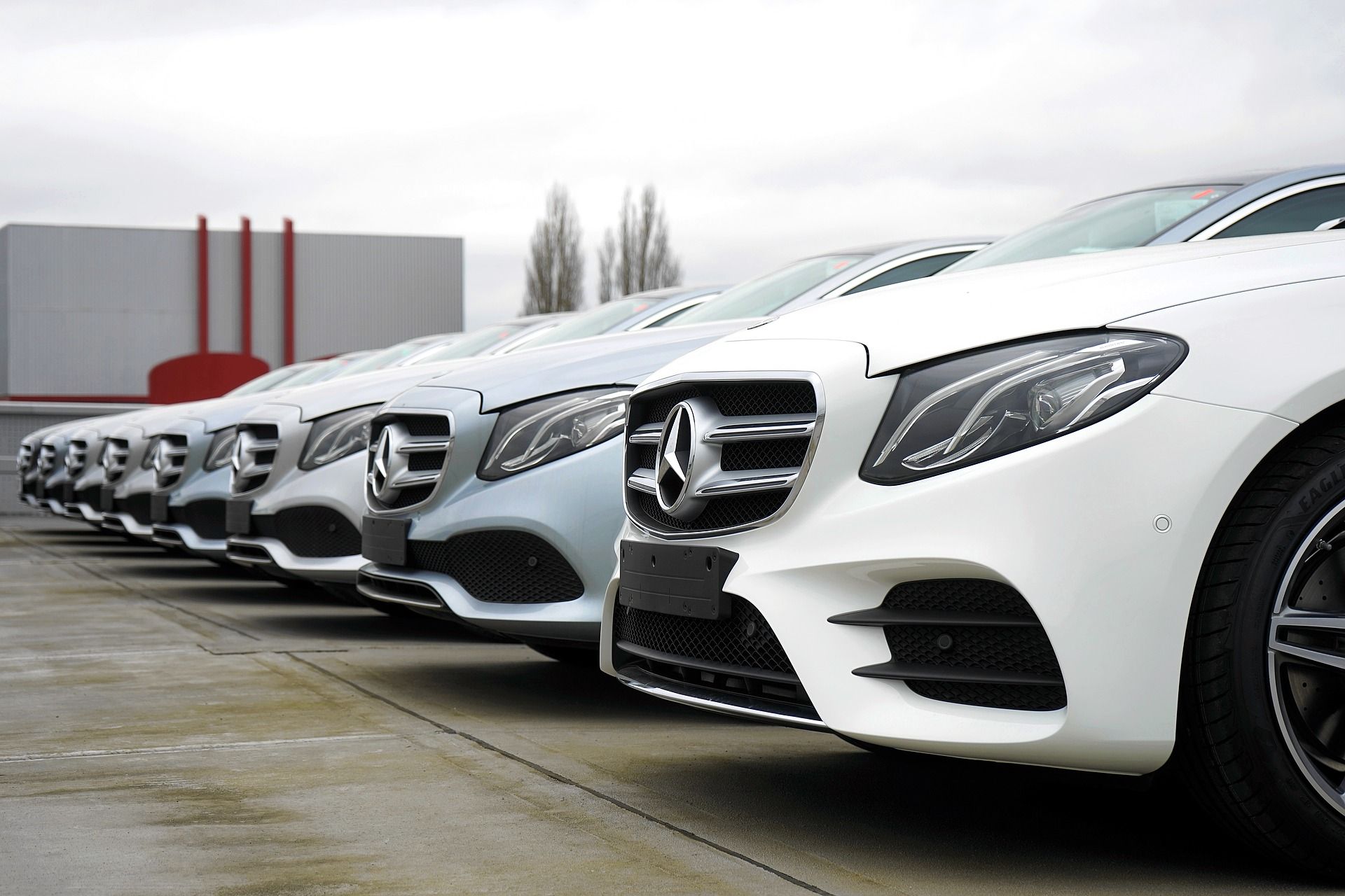 Szárnyal az új autó eladás - AzÜzlet