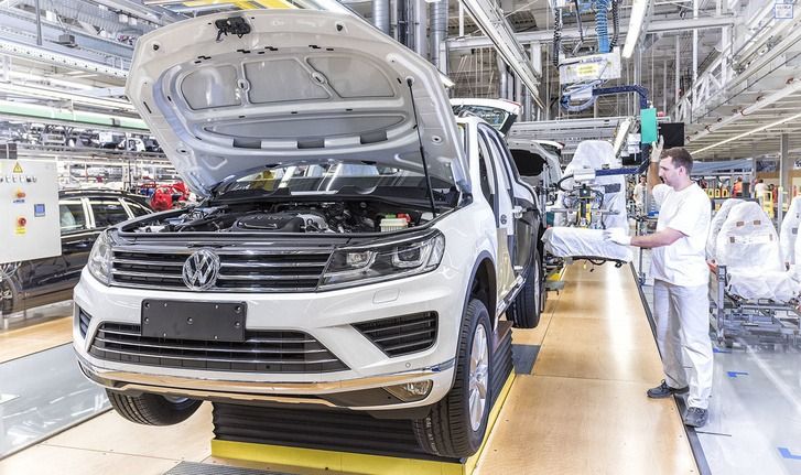A pozsonyi VW-gyár is leállhat a győri sztrájk miatt - AzÜzlet